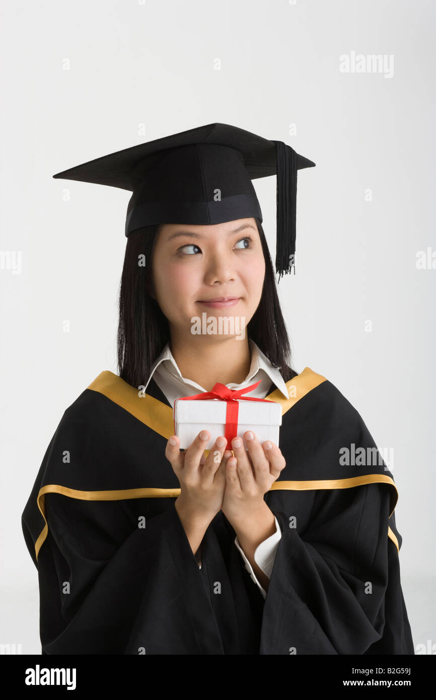 Graduate mortar board thinking hi-res stock photography and images - Alamy