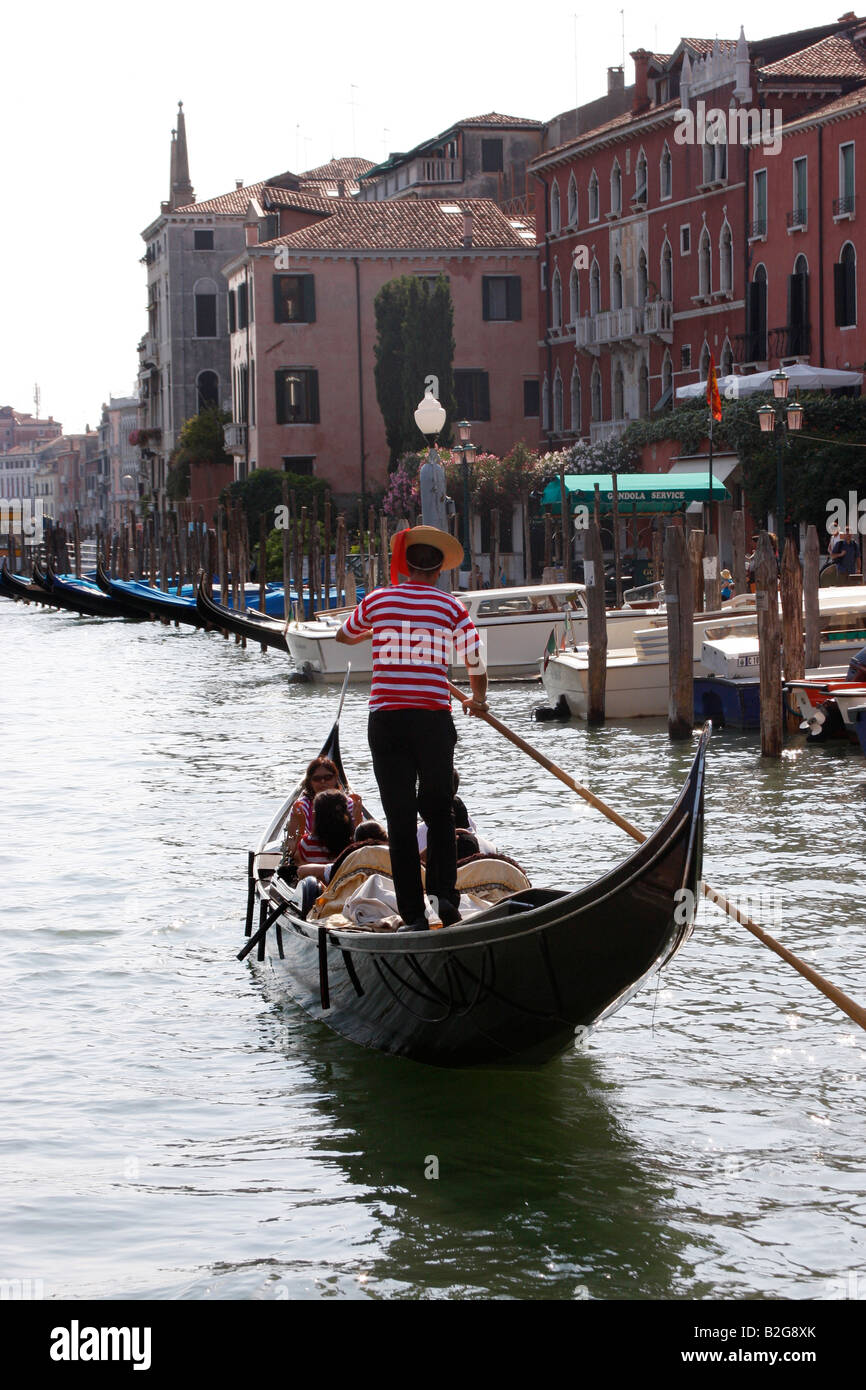 Gondolier gondola on grand canal hi-res stock photography and images ...