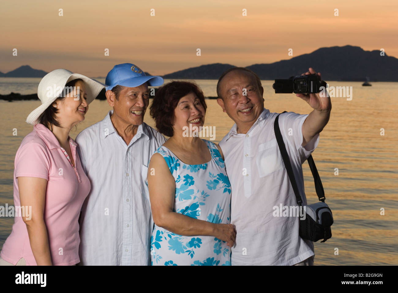Video filming outdoors friends hi-res stock photography and images - Alamy