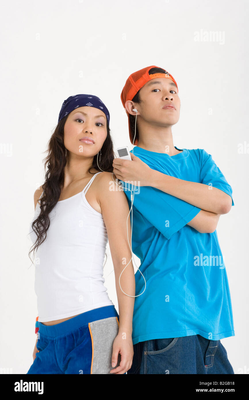 Portrait of a young couple listening to an MP3 player Stock Photo - Alamy