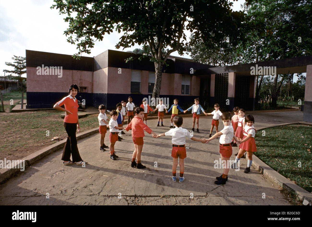 Children circle dance hi-res stock photography and images - Alamy