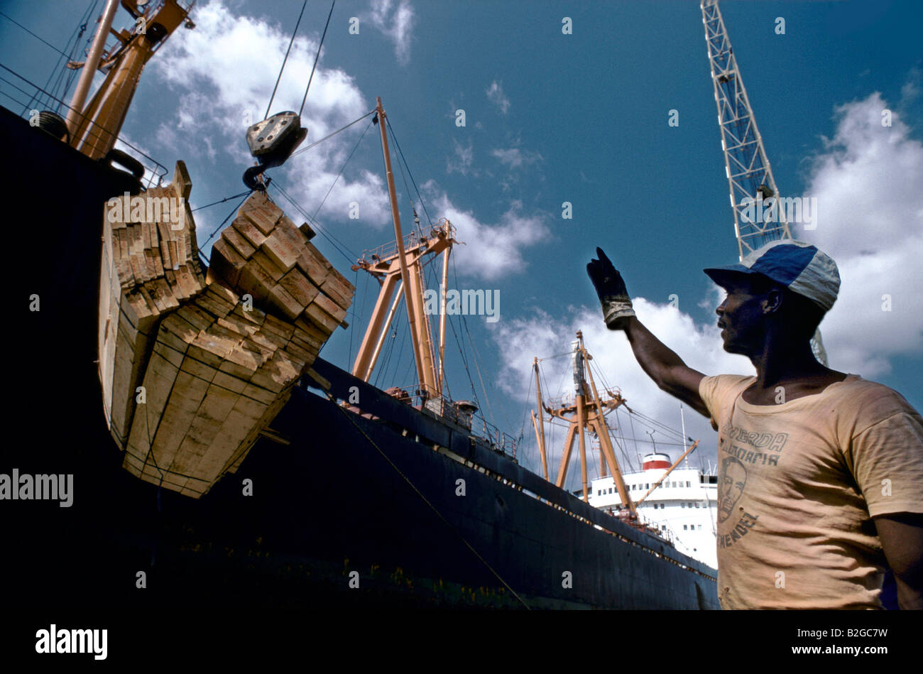 Tanker docks hi-res stock photography and images - Alamy