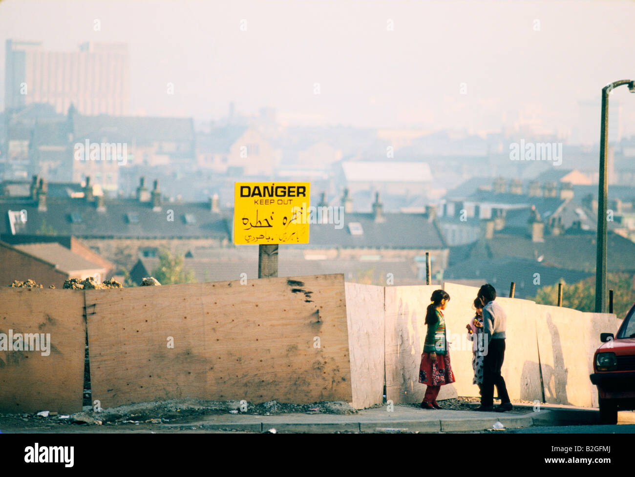 Poor children england hi-res stock photography and images - Alamy