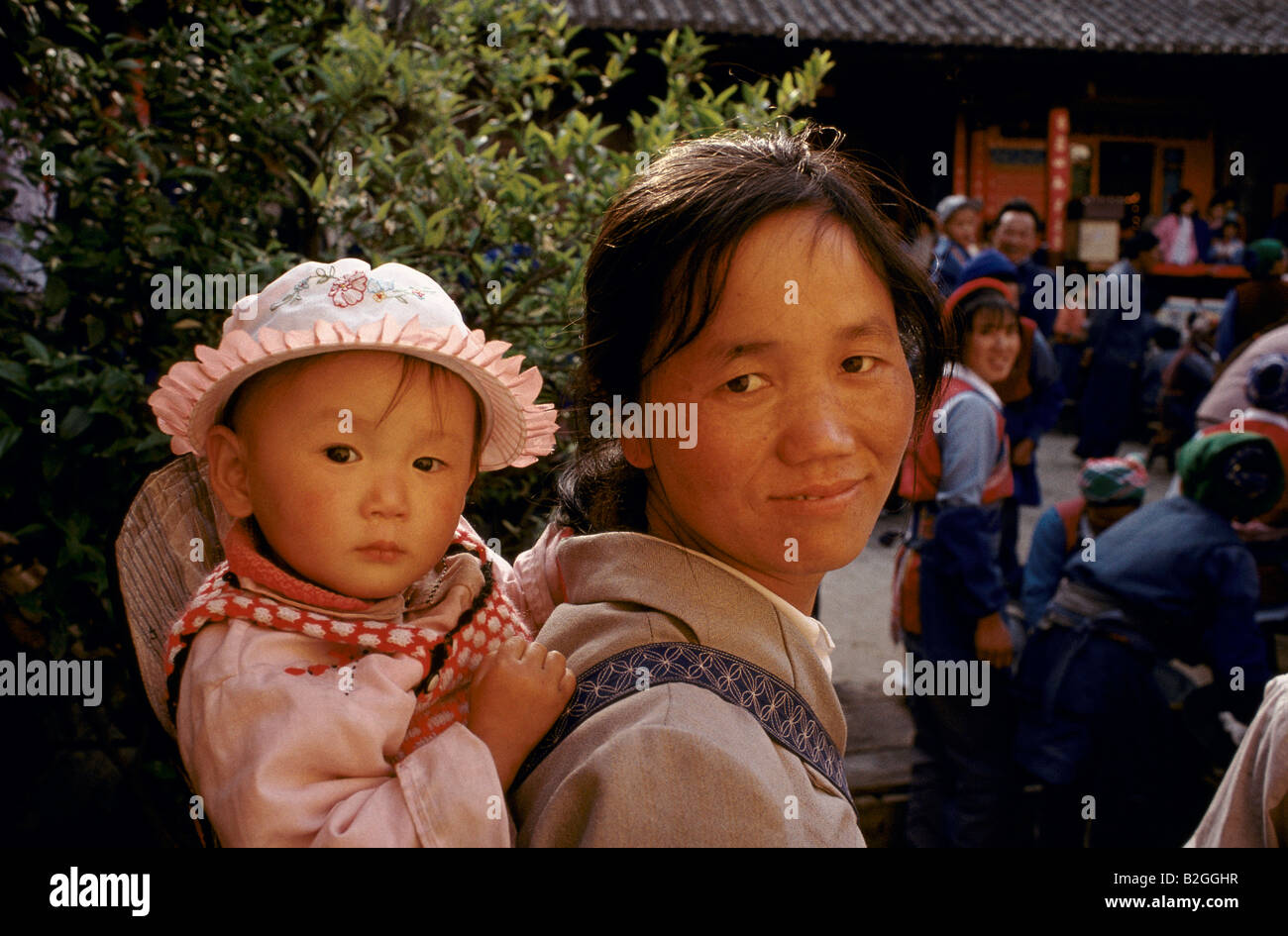 mother carrying baby on back china Stock Photo - Alamy