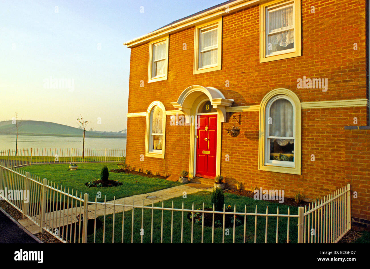 modern homes by water buckinghamshire dec 1988 Stock Photo - Alamy