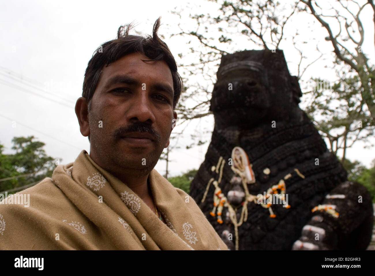 Indian hindu pujari priest hi-res stock photography and images - Alamy