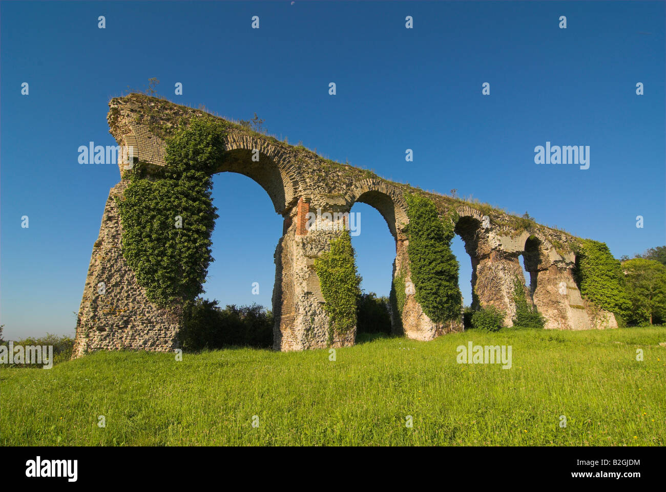 roman aqueduct historical building artificial channel Stock Photo - Alamy