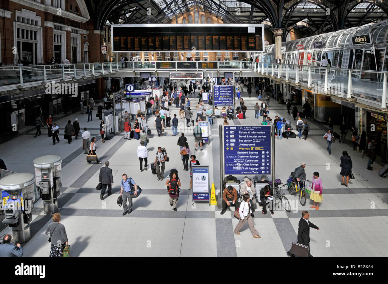 London Liverpool Street railway station concourse includes new ...