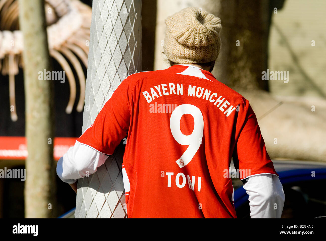 boy with bayern munchen 9 toni lean against a pole barcelona spain ...