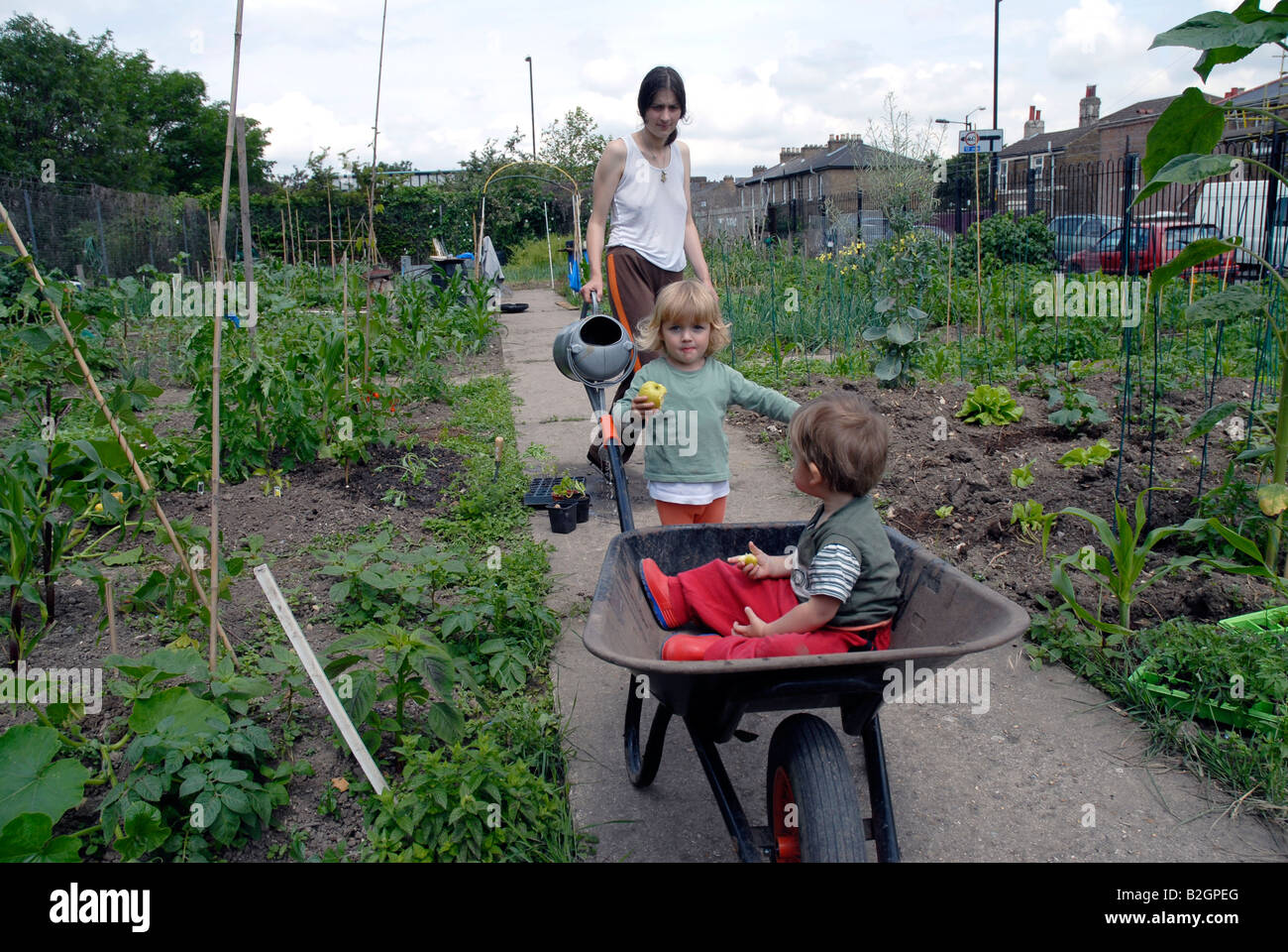 Children allotment uk hi-res stock photography and images - Alamy