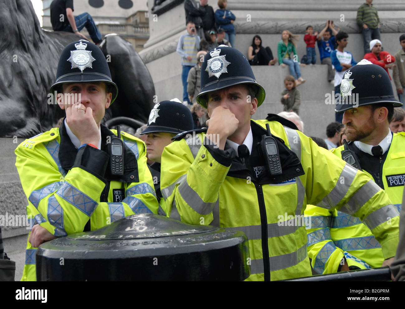 Police in Trafalgar Square waiting Stock Photo - Alamy