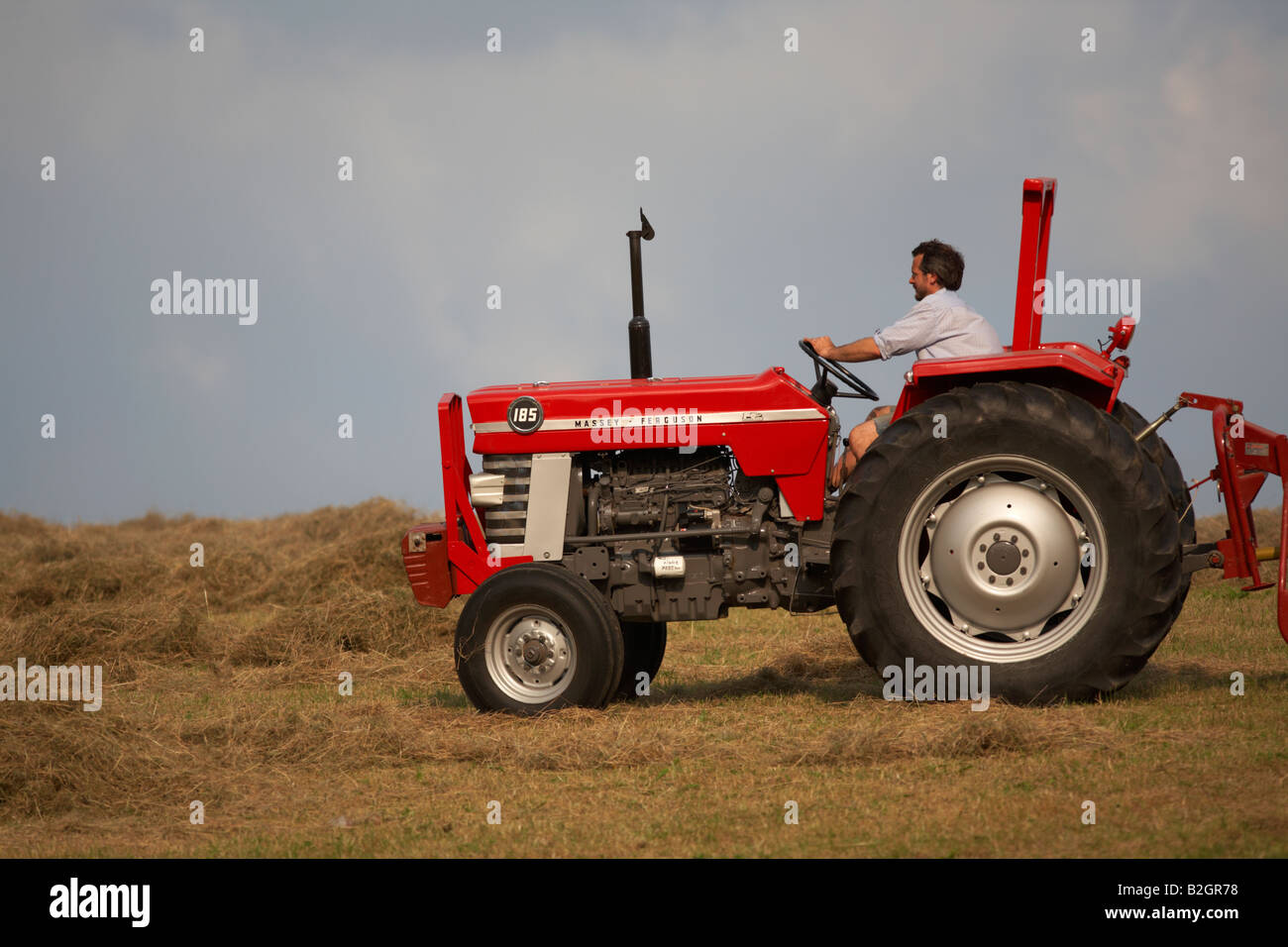 Tractor massey ferguson 185 hi-res stock photography and images - Alamy