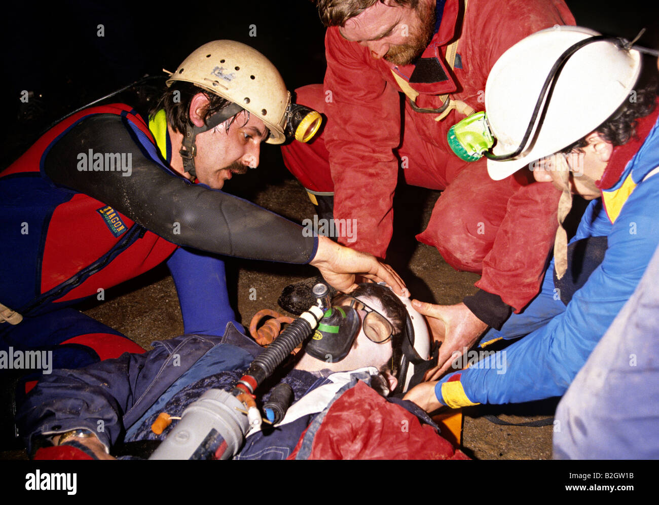 Cave rescue hi-res stock photography and images - Alamy