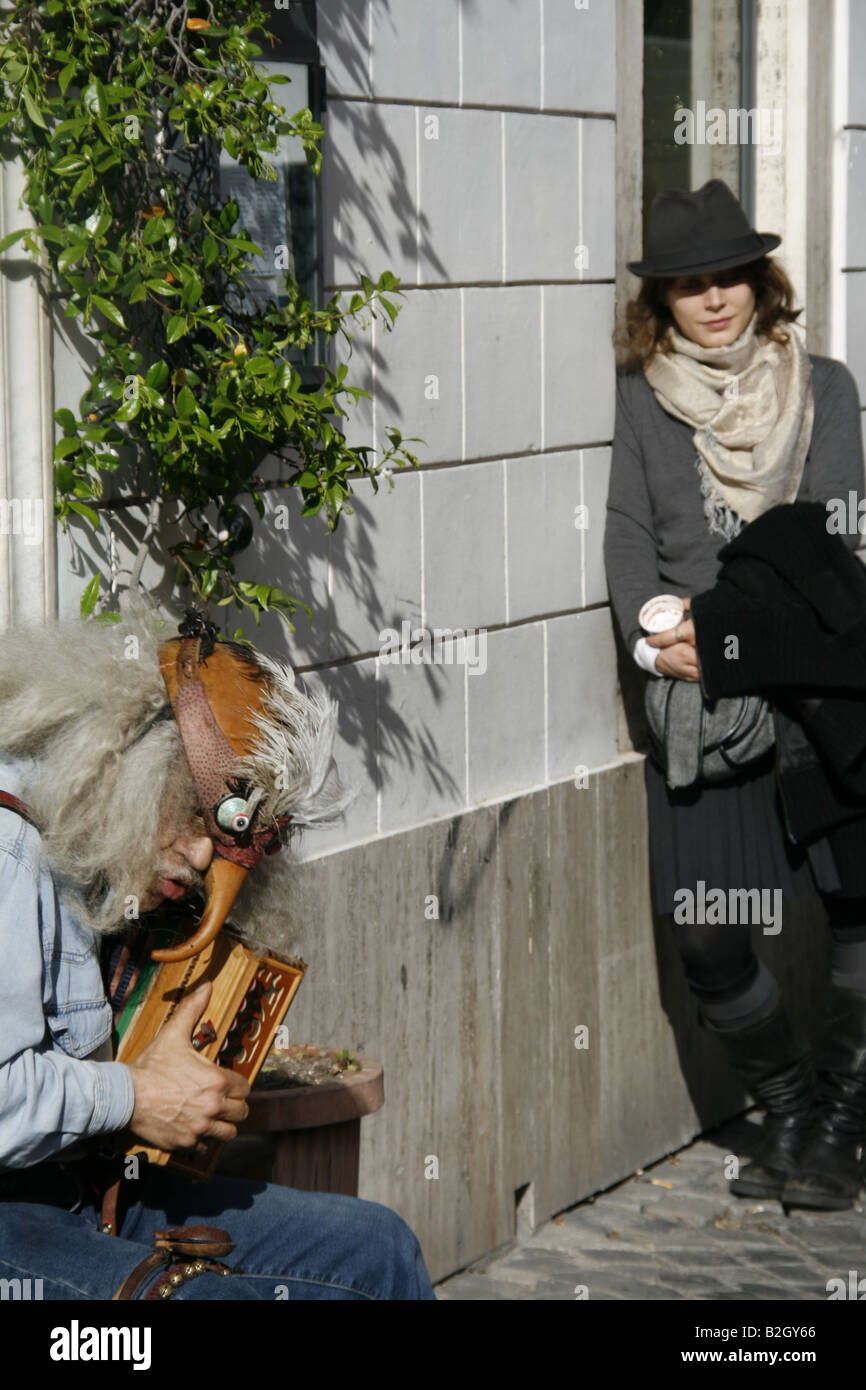 busker with audience in square in trastevere, rome Stock Photo - Alamy