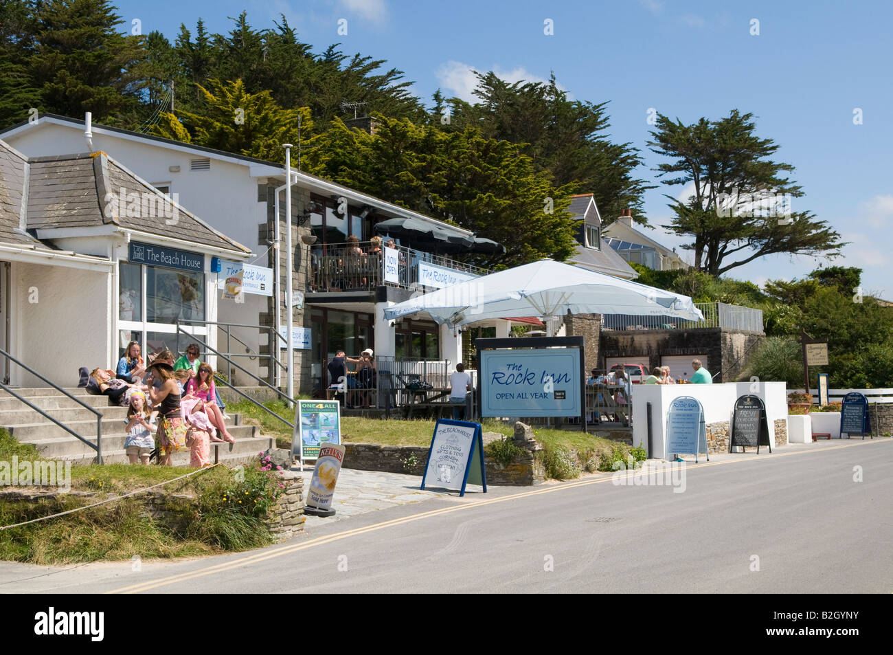 A busy bar in summer, Rock, North Cornwall Stock Photo - Alamy