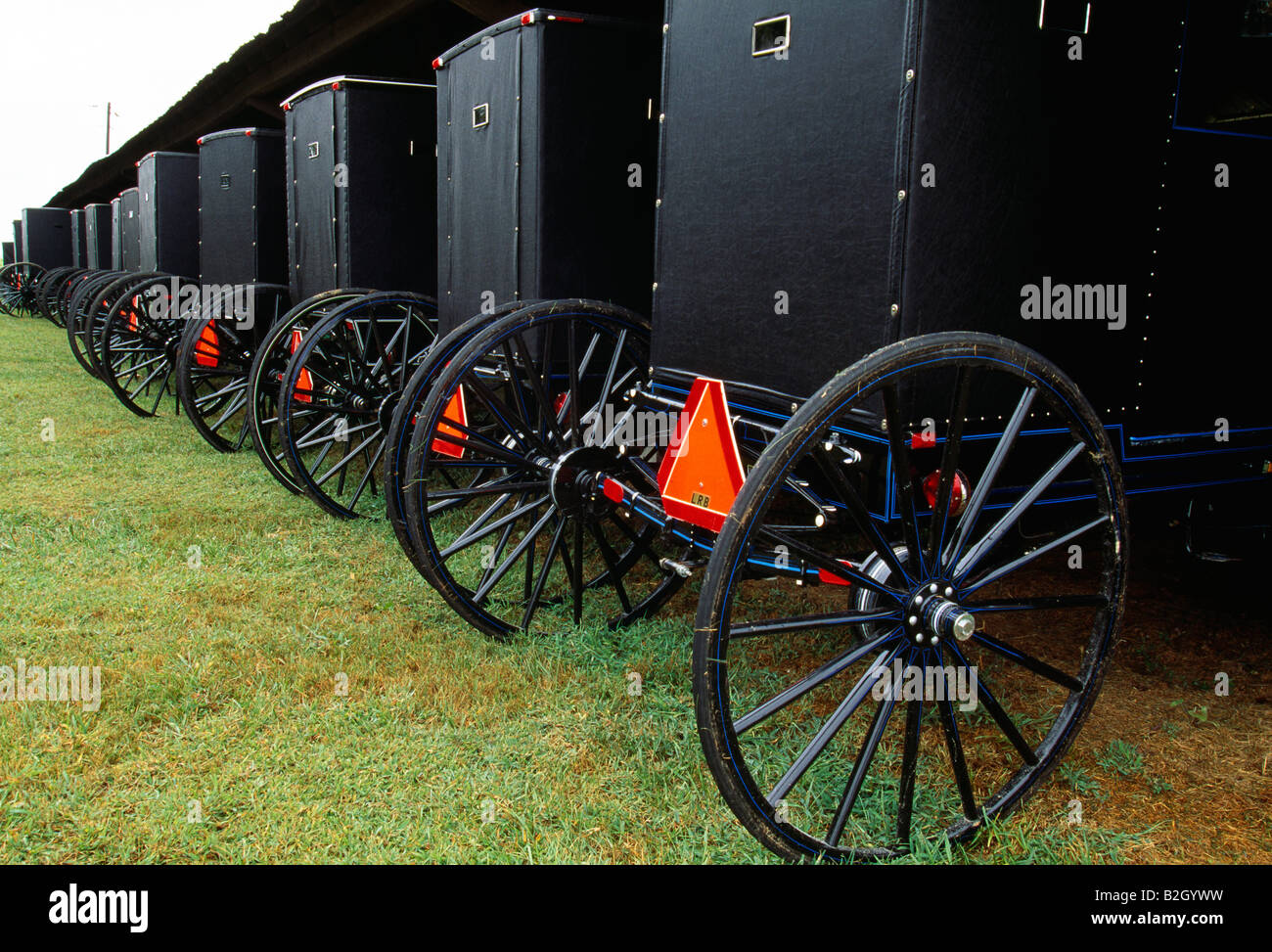 Amish horse drawn buggy wagon hi-res stock photography and images - Alamy