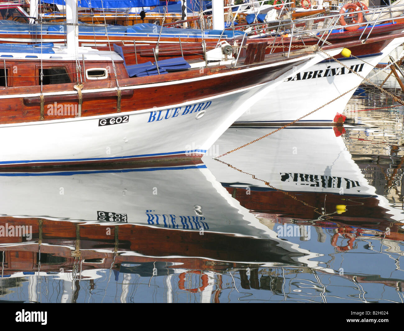 Parallel boats hi-res stock photography and images - Alamy