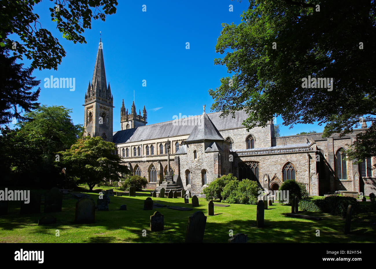 Cardiff cathedral hi-res stock photography and images - Alamy