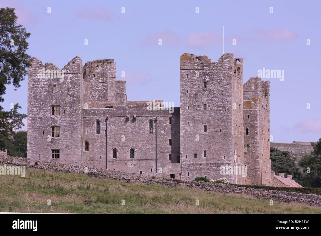 Quadrangular castle hi-res stock photography and images - Alamy