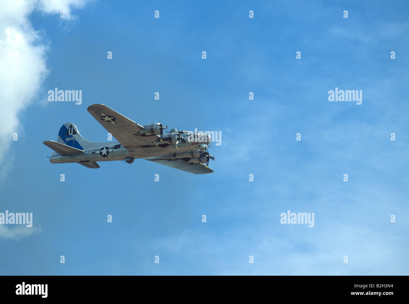 B17 flying fortress hi-res stock photography and images - Alamy