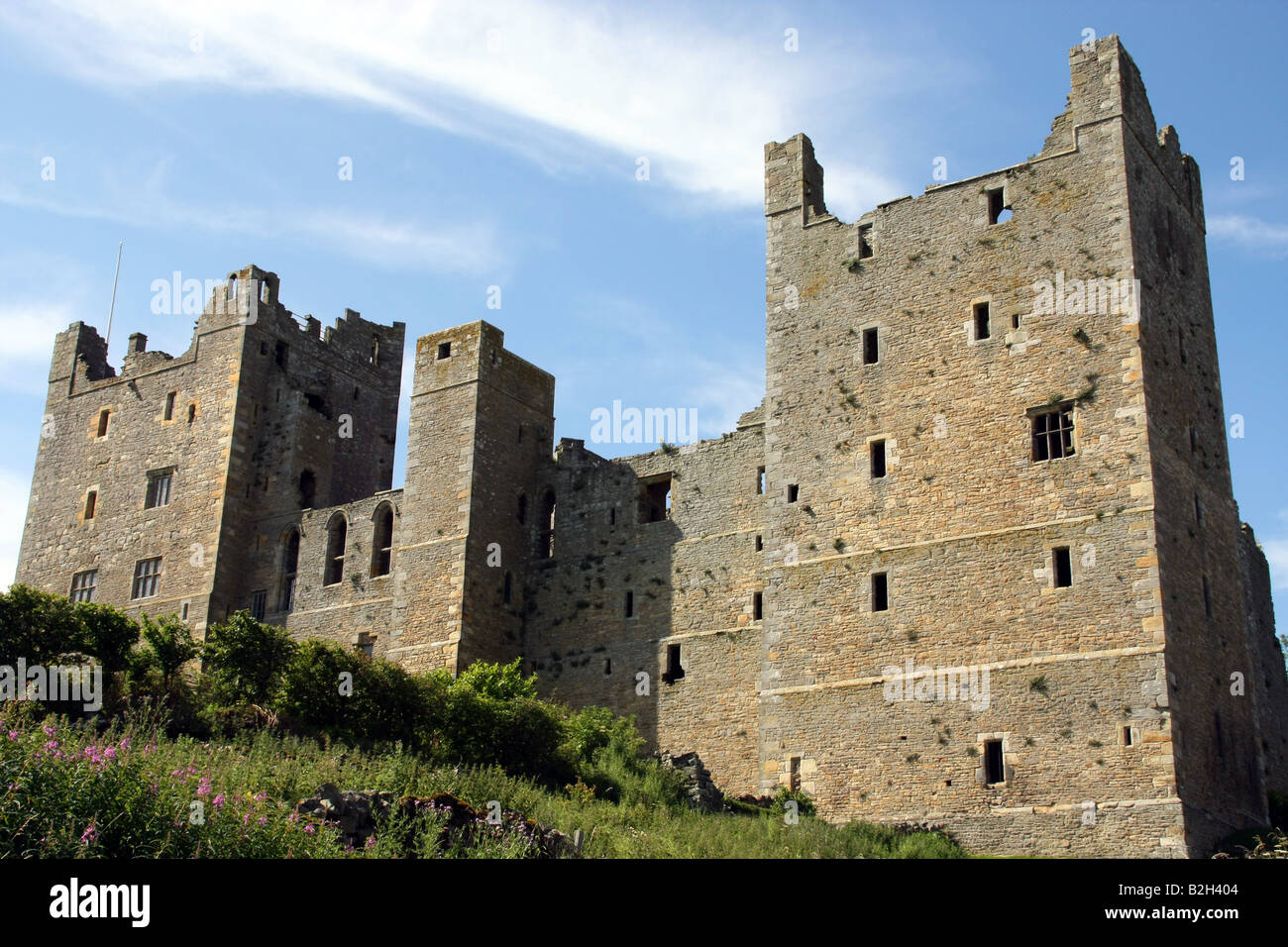 Medieval quadrangular castle hi-res stock photography and images - Alamy