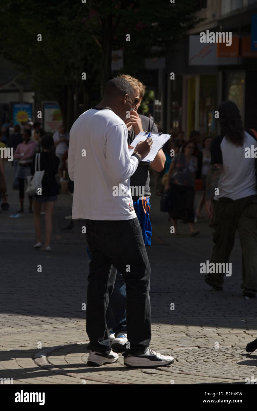 Questionnaire street hi-res stock photography and images - Alamy