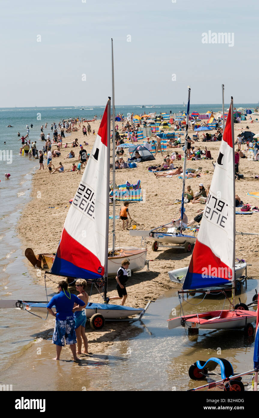 Family dinghy beach hi-res stock photography and images - Alamy