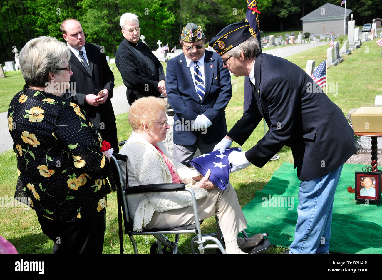 With her family at the funeral of her husband hi-res stock photography ...