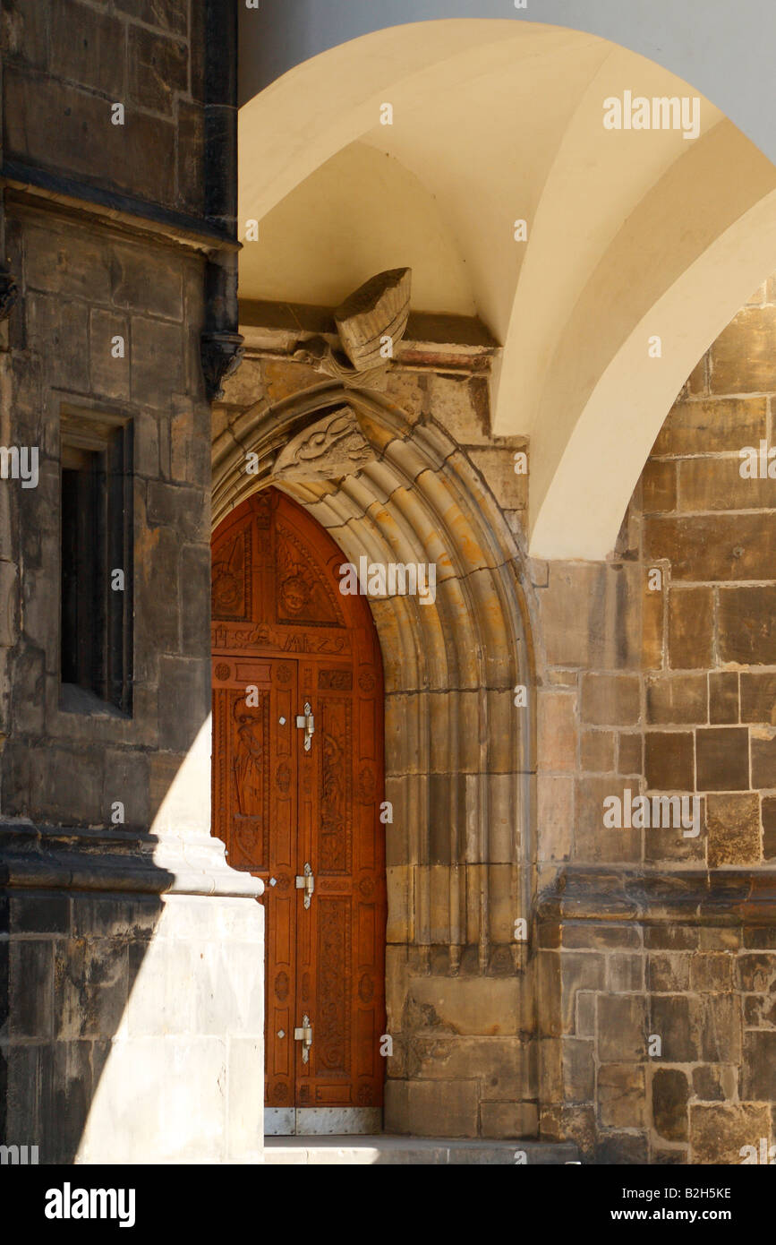 Gothic castle door hi-res stock photography and images - Alamy
