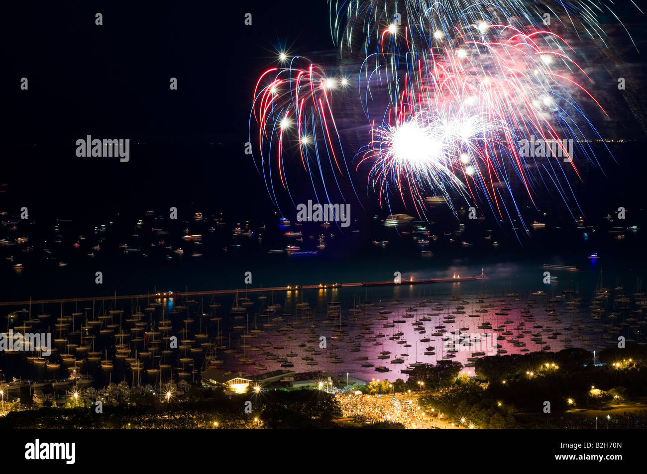 4th july fireworks over water hi-res stock photography and images - Alamy