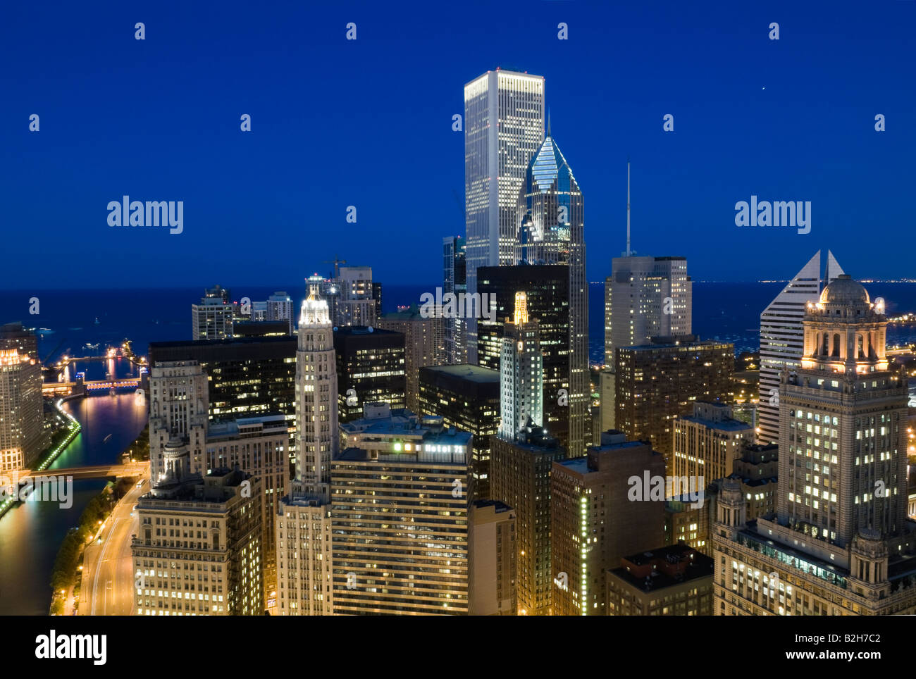 Chicago riverbank hi-res stock photography and images - Alamy