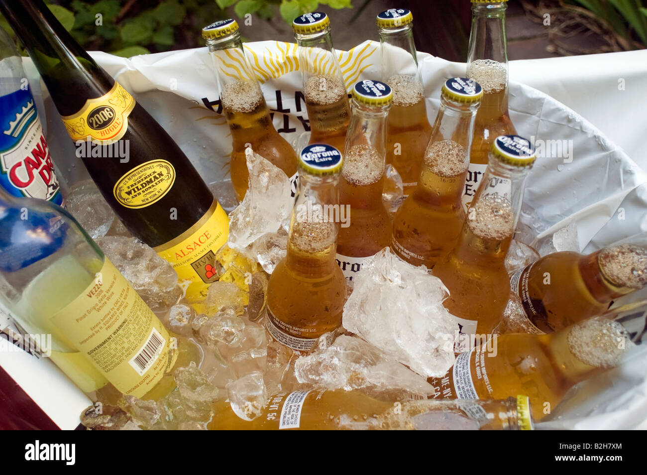 Wine and beer and still life hi-res stock photography and images - Alamy