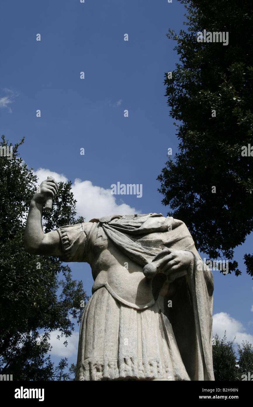Headless roman statues hi-res stock photography and images - Alamy