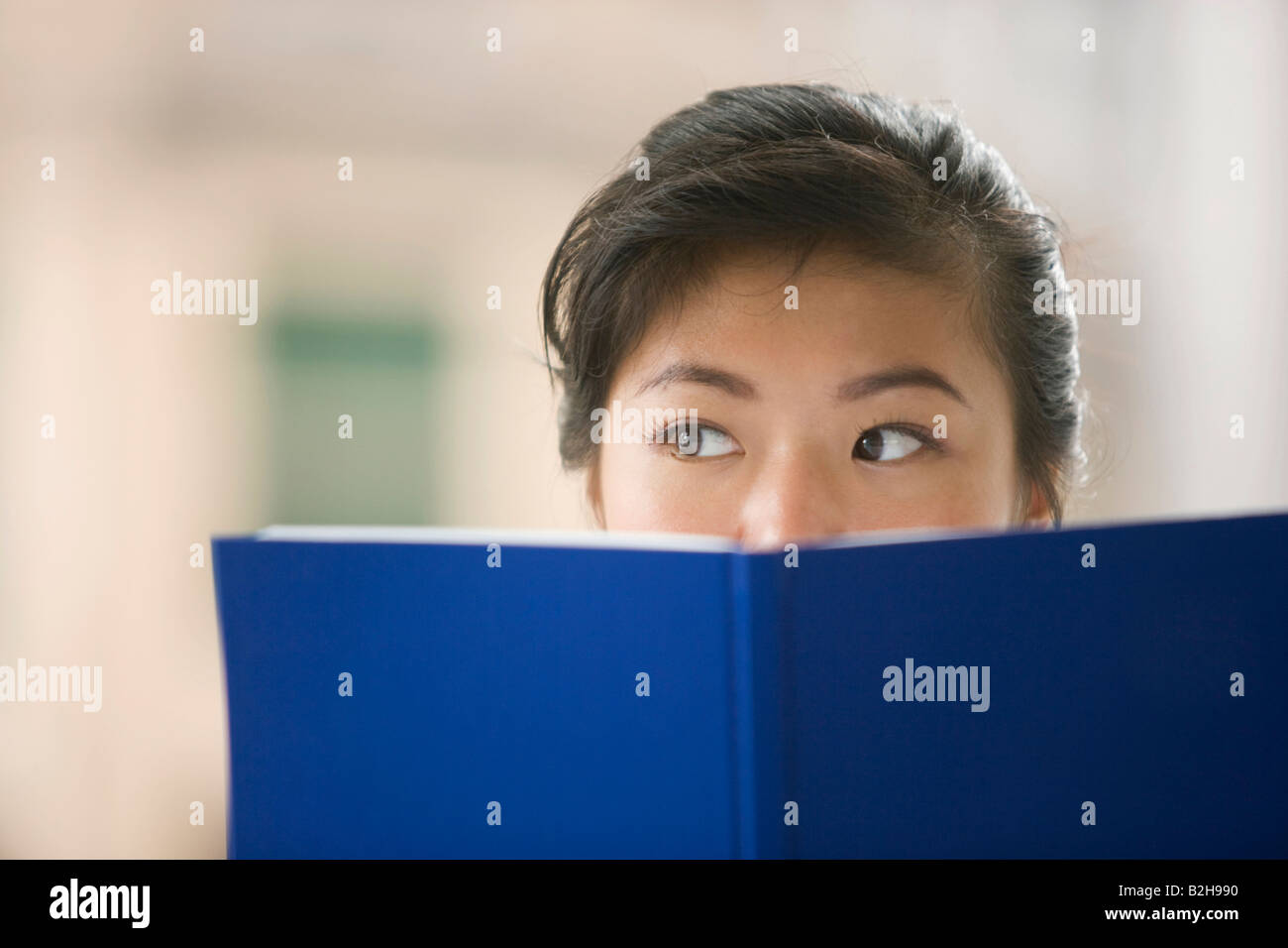 Woman peeking sideways hi-res stock photography and images - Alamy