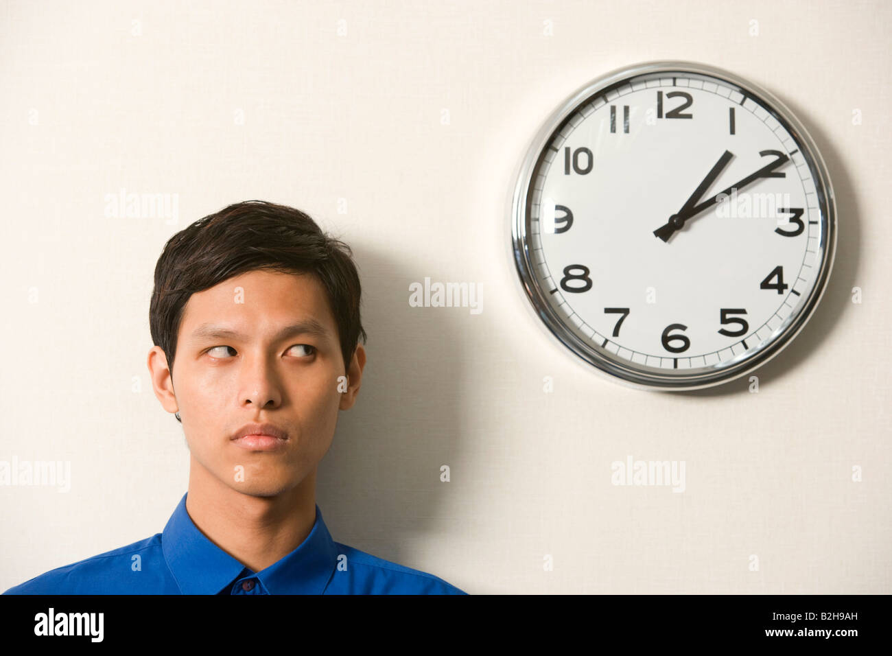 Young man glancing sideways hi-res stock photography and images - Alamy