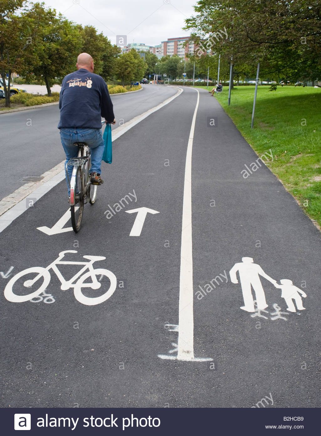Segregated Cycle Lane Stock Photos & Segregated Cycle Lane Stock Images ...
