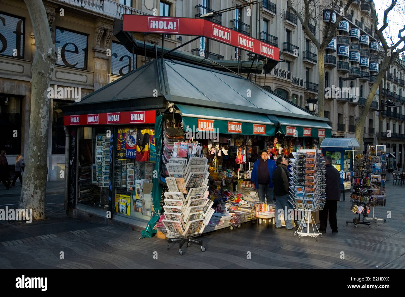 Newsagent window hi-res stock photography and images - Alamy
