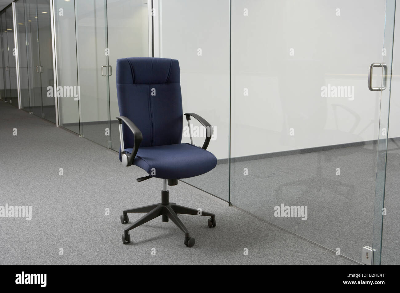 Empty chair office hi-res stock photography and images - Alamy
