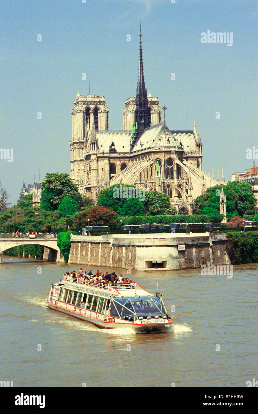 Visiting paris by boat hi-res stock photography and images - Alamy