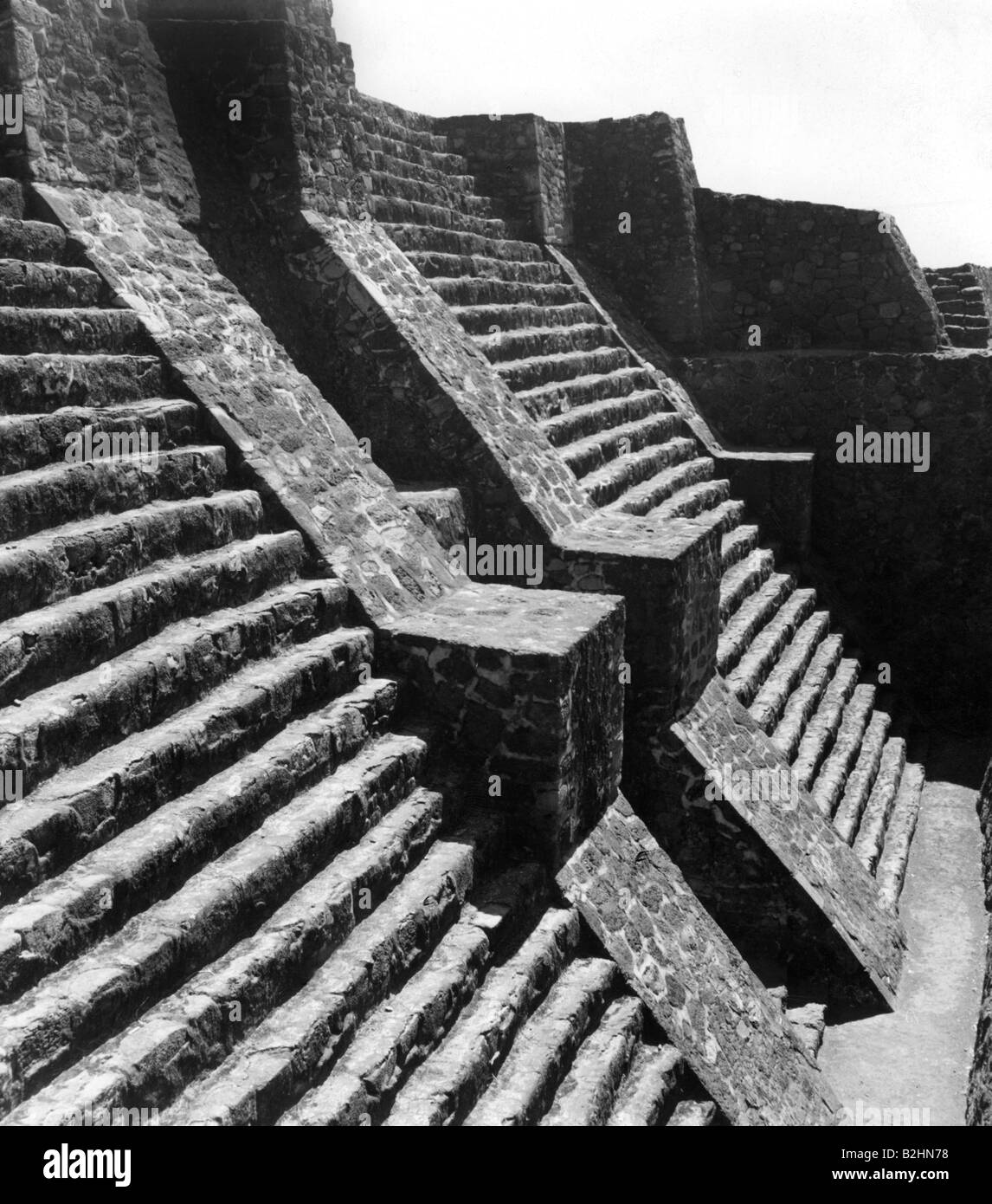 Aztec pre columbian architecture Black and White Stock Photos & Images ...