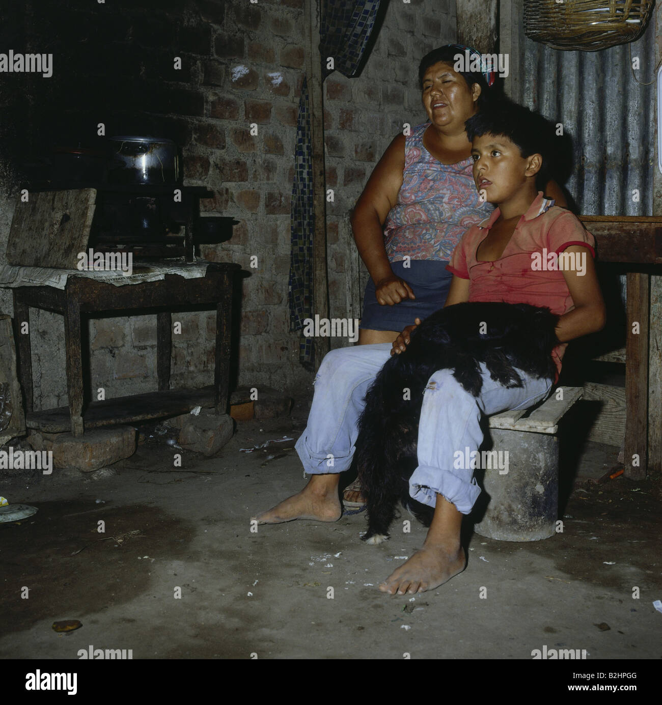 Peru woman children poverty hi-res stock photography and images - Alamy