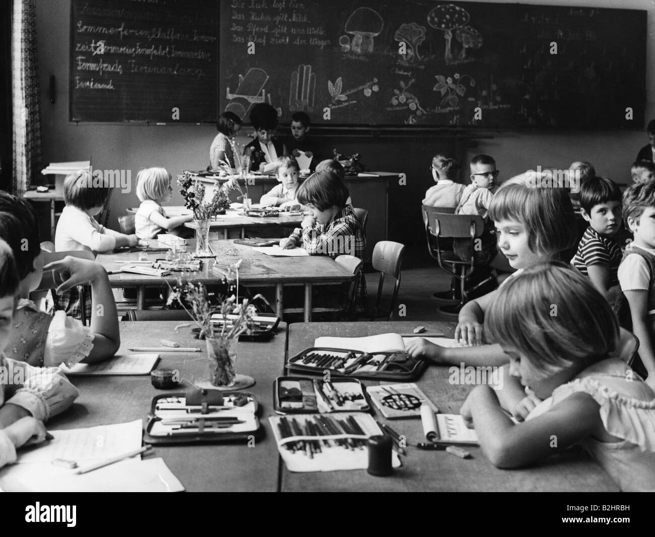 1960s school class hi-res stock photography and images - Alamy