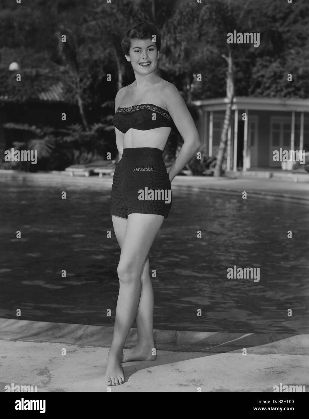 Fashion 1950s beach woman Black and White Stock Photos & Images - Alamy