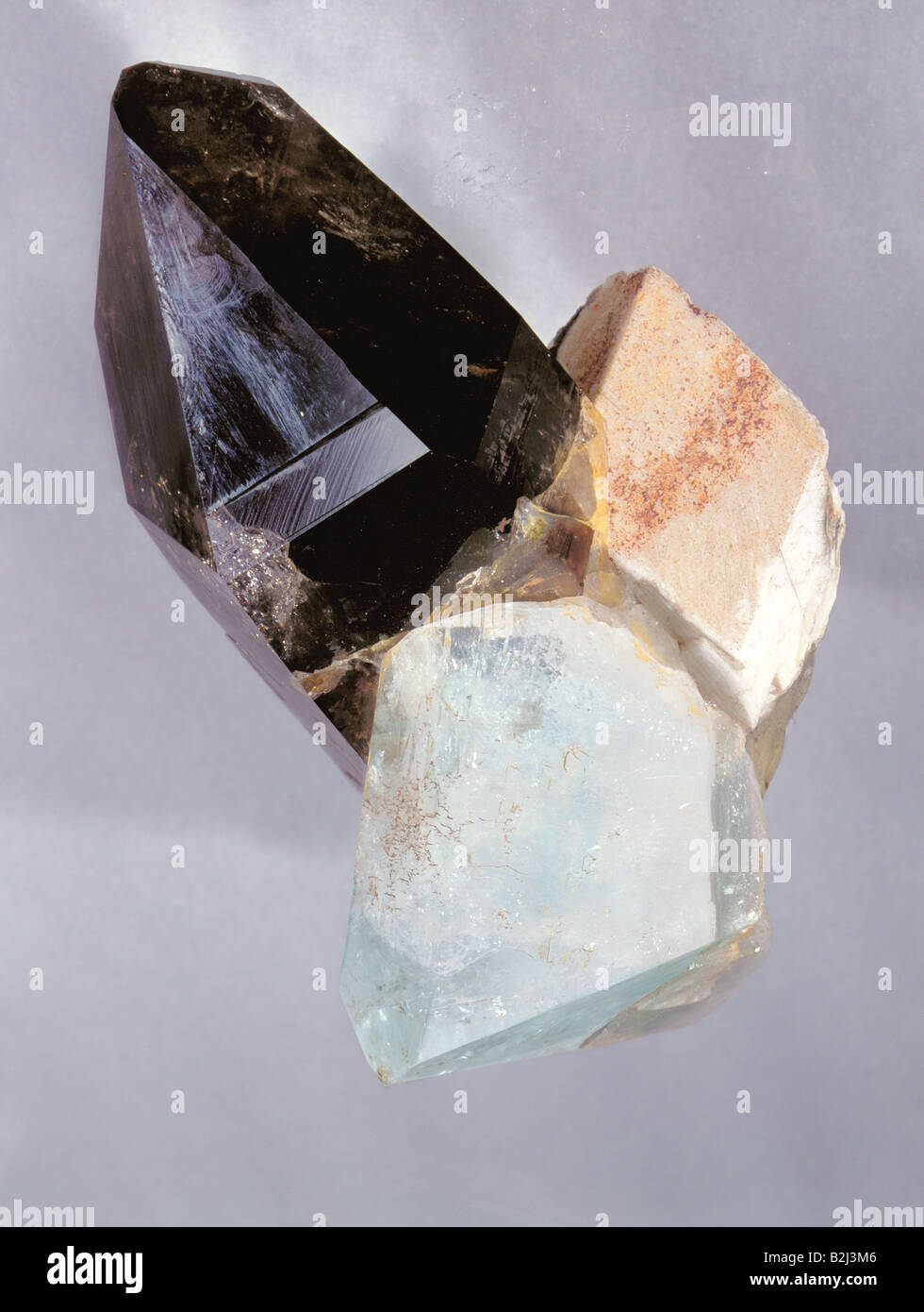 Topaz quartz hi-res stock photography and images - Alamy