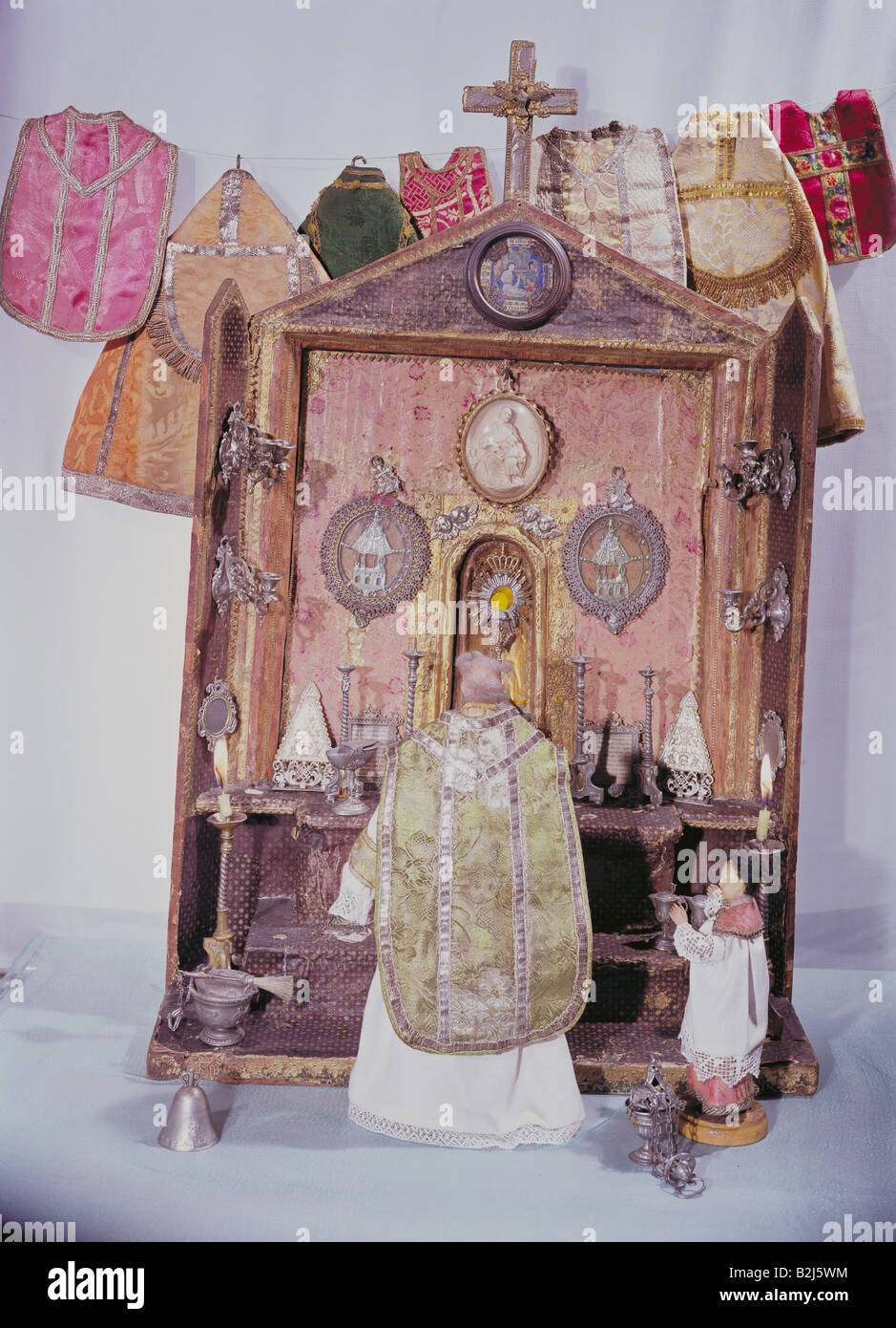 Altar server 17 cm hi-res stock photography and images - Alamy