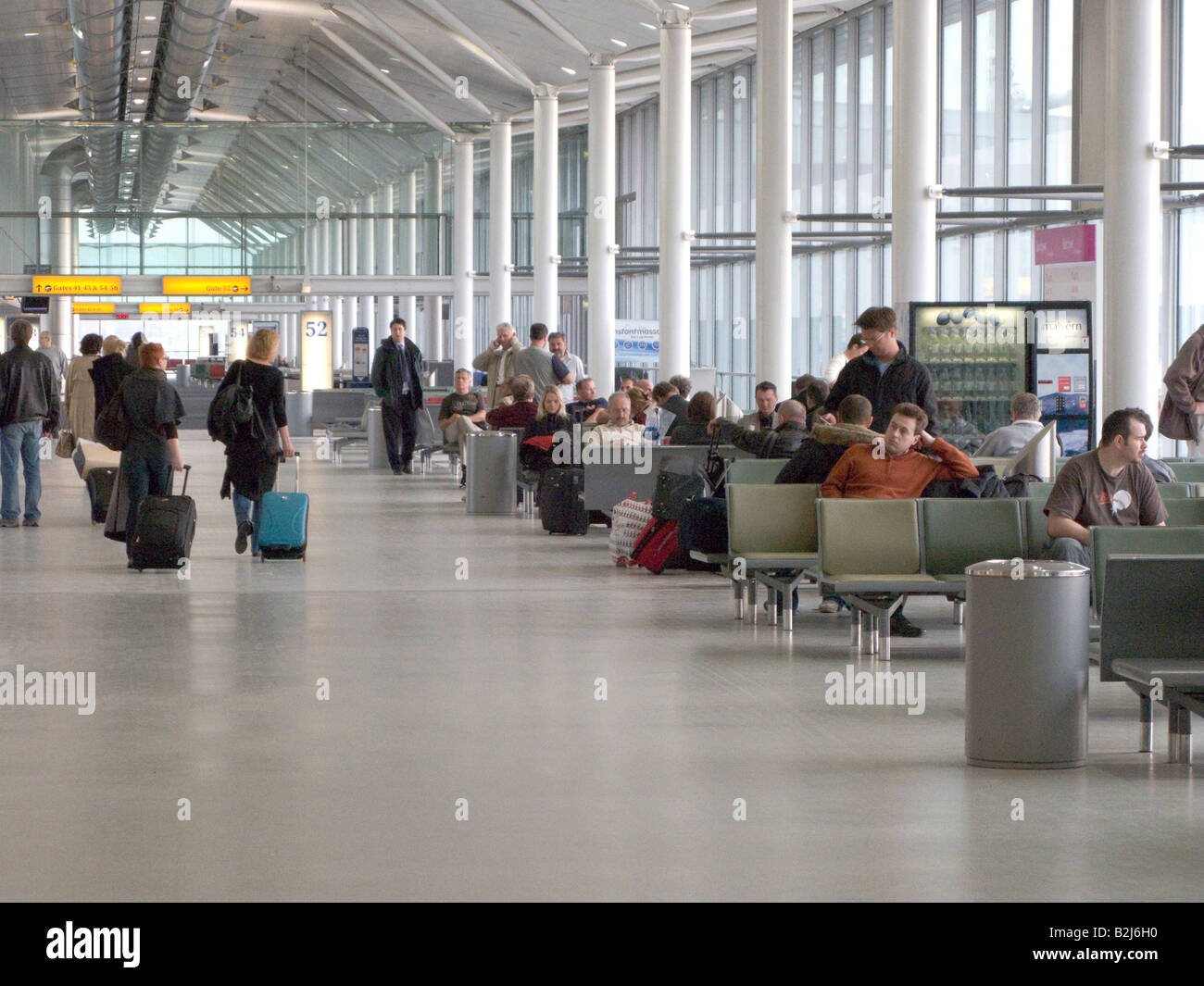 Plane queue, heathrow hi-res stock photography and images - Alamy