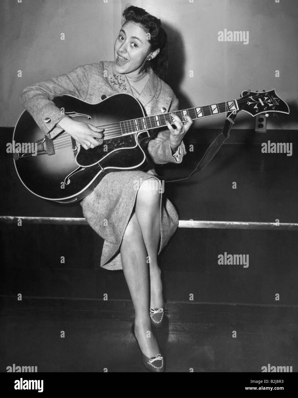 Italian singer and actress hi-res stock photography and images - Alamy