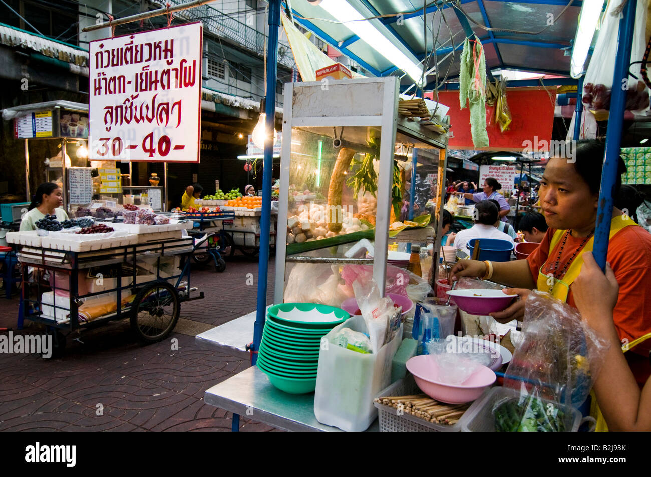 Thai Street restauarants and street stalls in Chinatown, Bangkok Stock ...