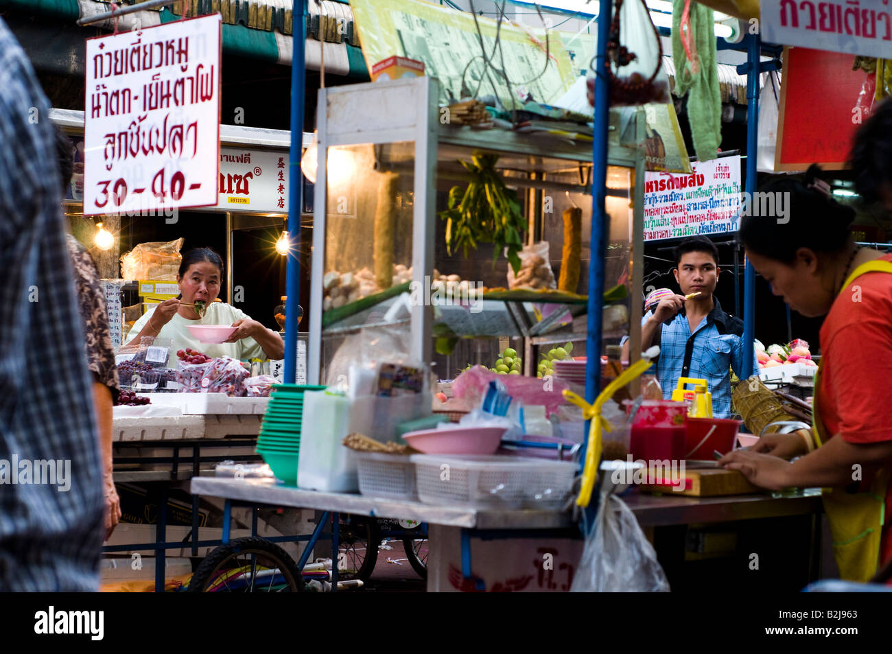 Thai Street restauarants and street stalls in Chinatown, Bangkok Stock ...