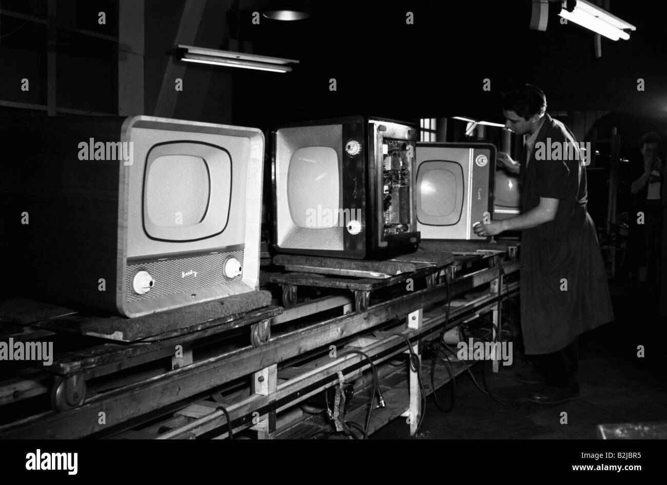1950s assembly line hi-res stock photography and images - Alamy